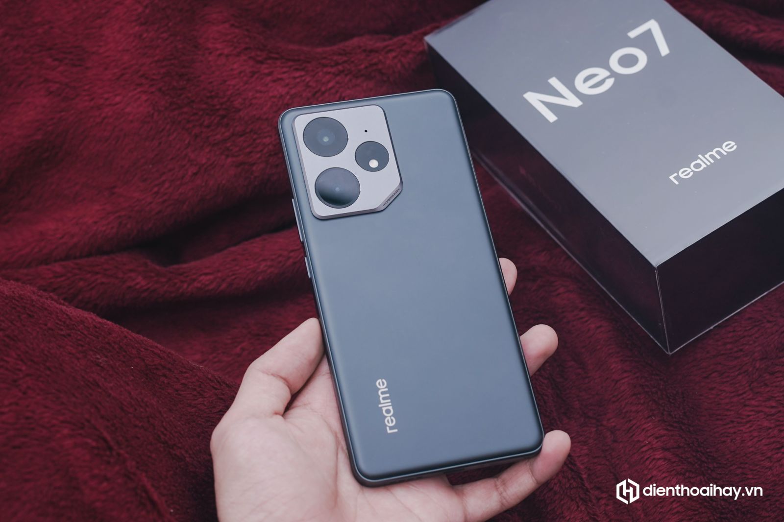 Trên tay realme Neo7: Hiệu năng flagship, pin "khủng" 7.000 mAh, giá chỉ từ 7,3 triệu đồng